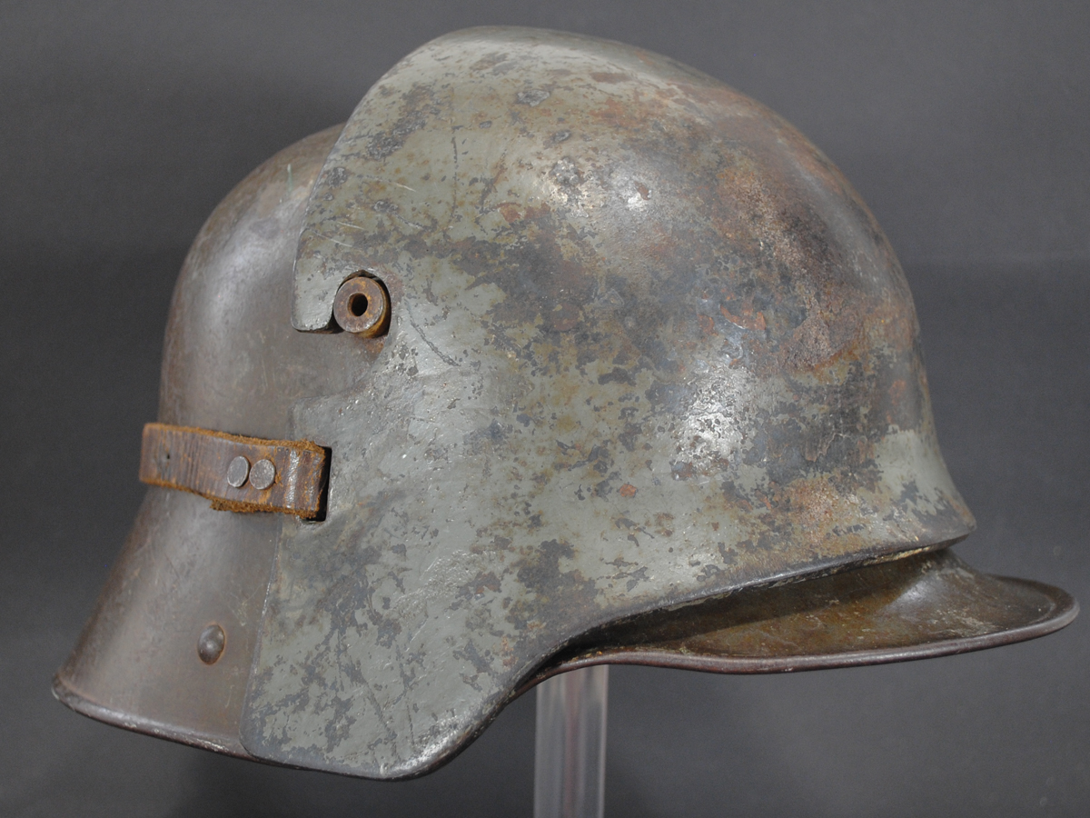 Stirnpanzer* – Steel Helmets of the World Wars